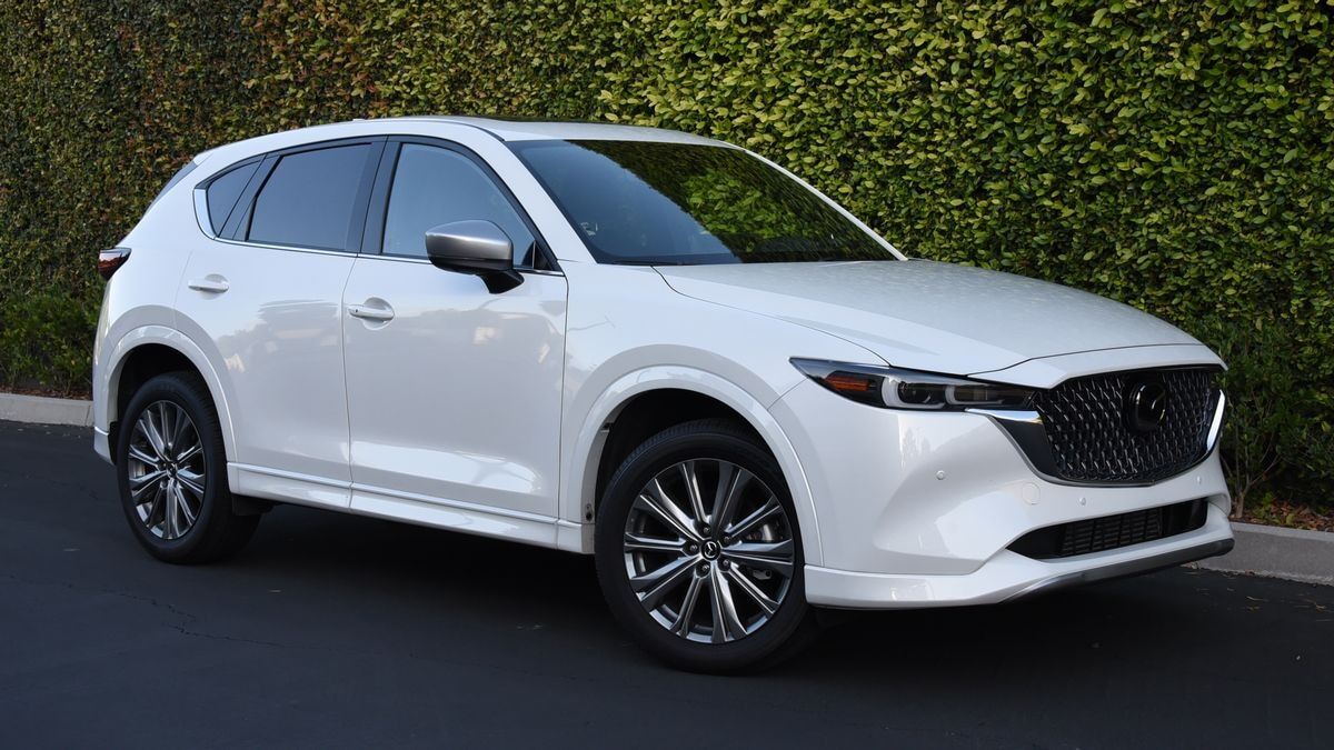 2025 Mazda CX-5 vs. 2025 Toyota RAV4 Comparison